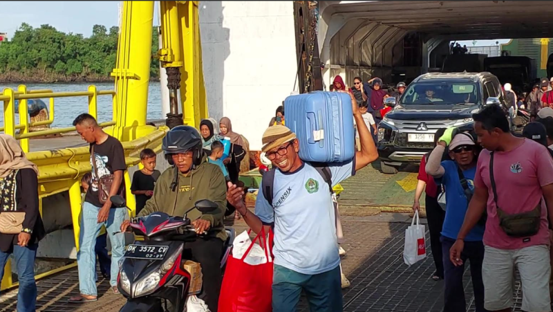 Arus Balik Lebaran, Petugas Gabungan Perketat Pemeriksaan | Bali Tribune